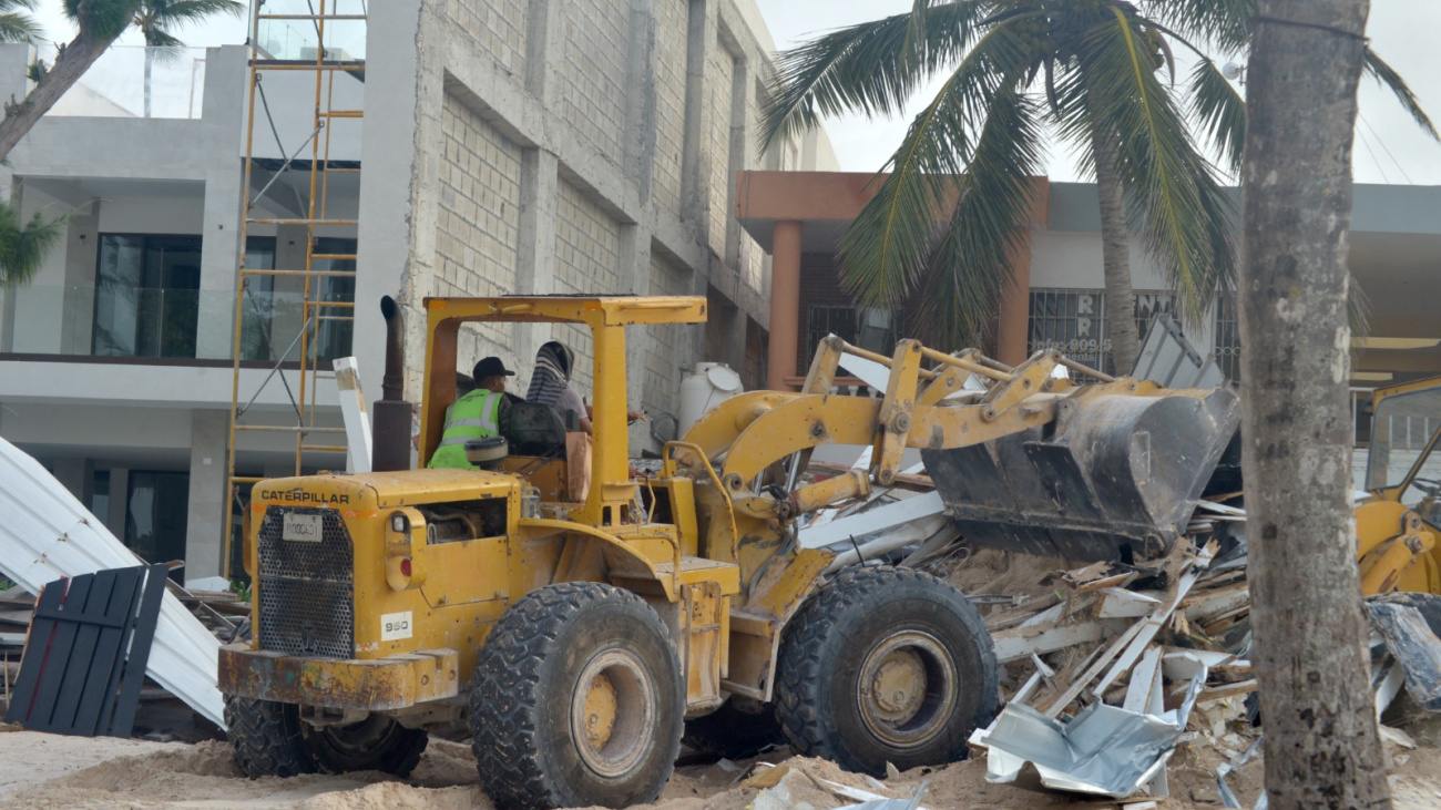 Ministerio de Medio Ambiente recupera espacios de Playa Bibijagua afectados por construcciones ...